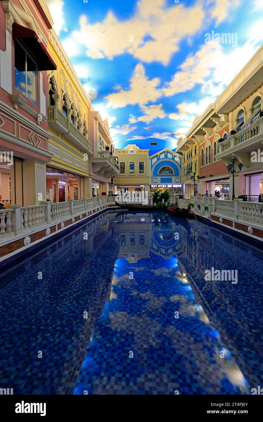 large building indoor garden Stock Photo - Alamy