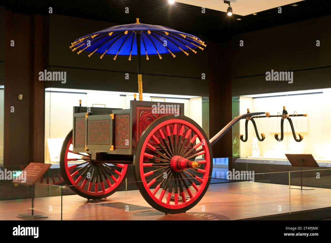 Ancient vehicles hi-res stock photography and images - Alamy
