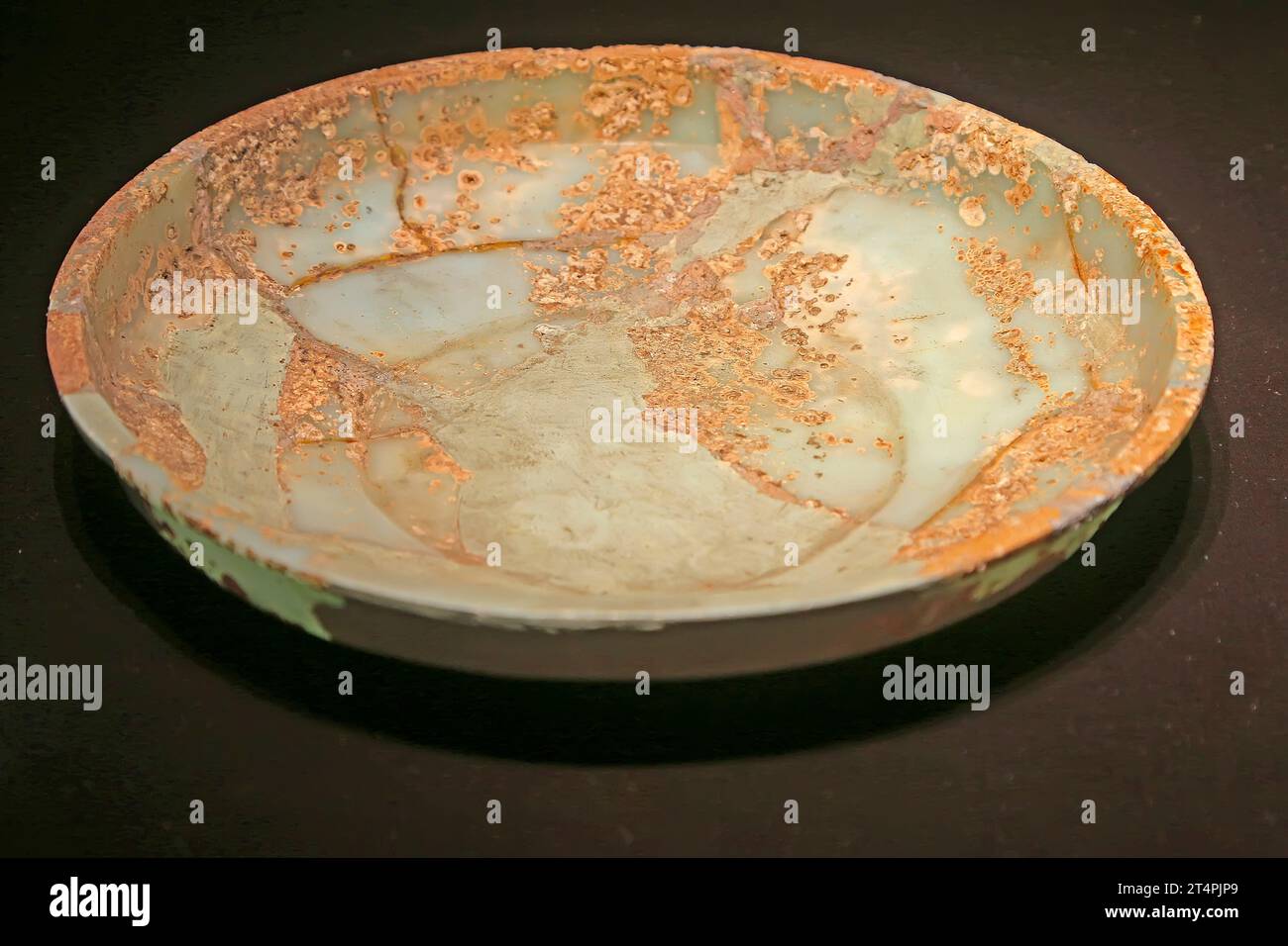 Ancient chinese plate hi-res stock photography and images - Alamy