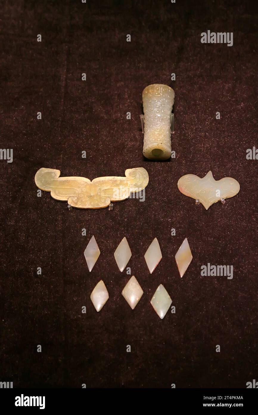 Ancient chinese jade sculpture hi-res stock photography and images - Alamy