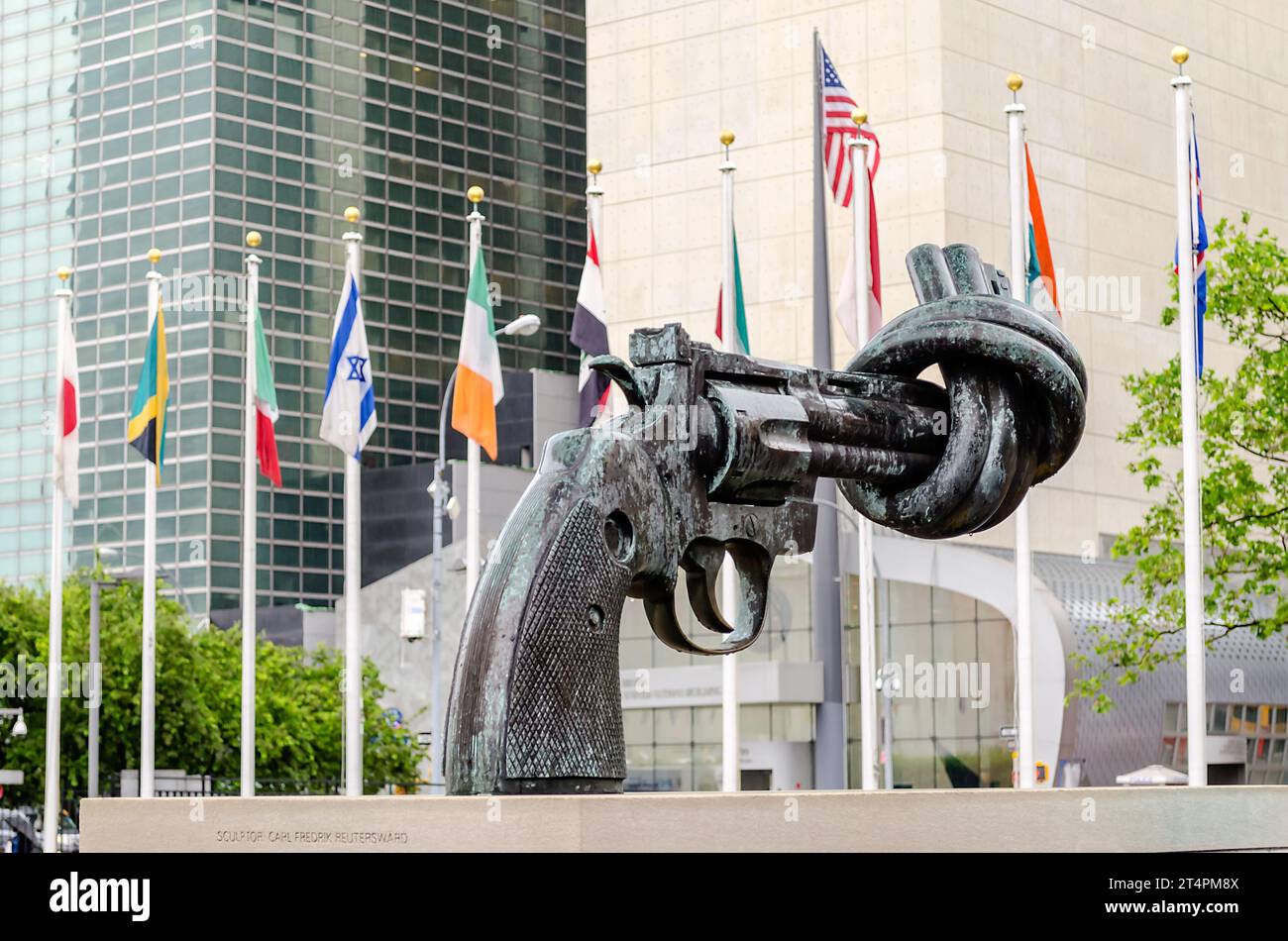 NEW YORK CITY - MAY 28: Non-Violence sculpture at the United Nations ...
