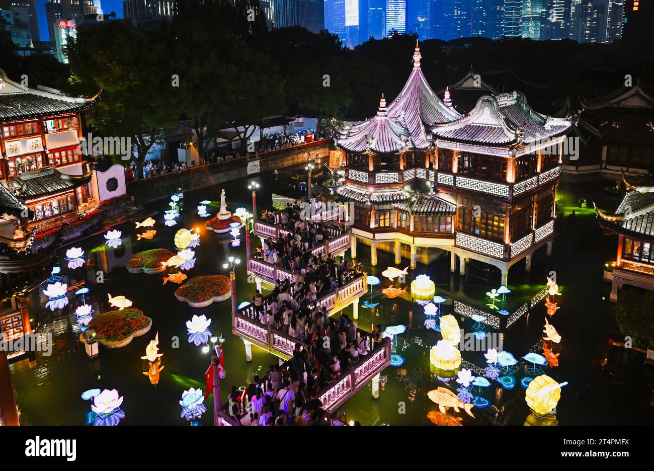 (231101) -- SHANGHAI, Nov. 1, 2023 (Xinhua) -- This photo taken on Sept ...