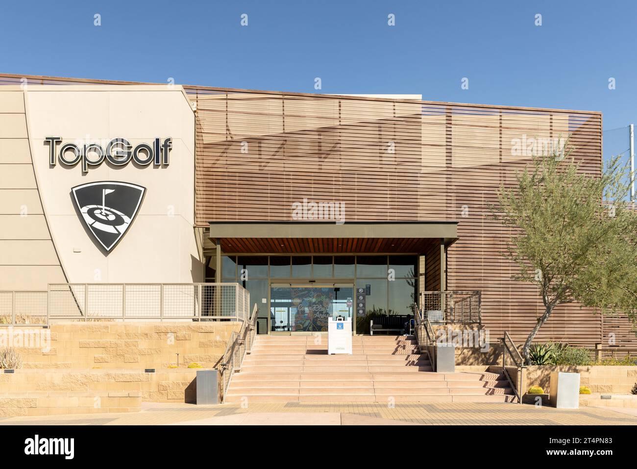 Topgolf bays hi-res stock photography and images - Alamy