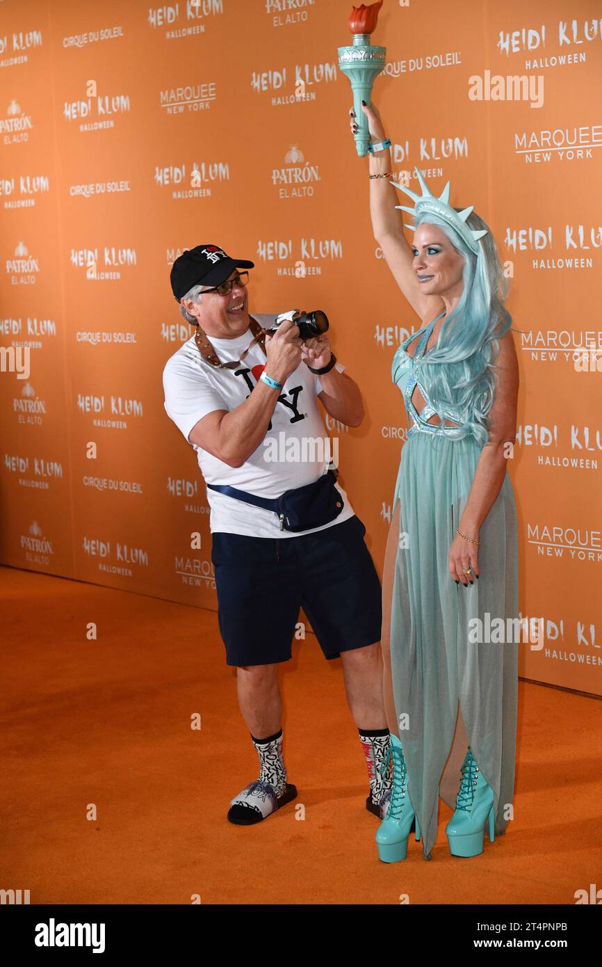 Photo by: NDZ/STAR MAX/IPx 2023 10/31/23 Kevin Mazur and Jennifer Mazur ...