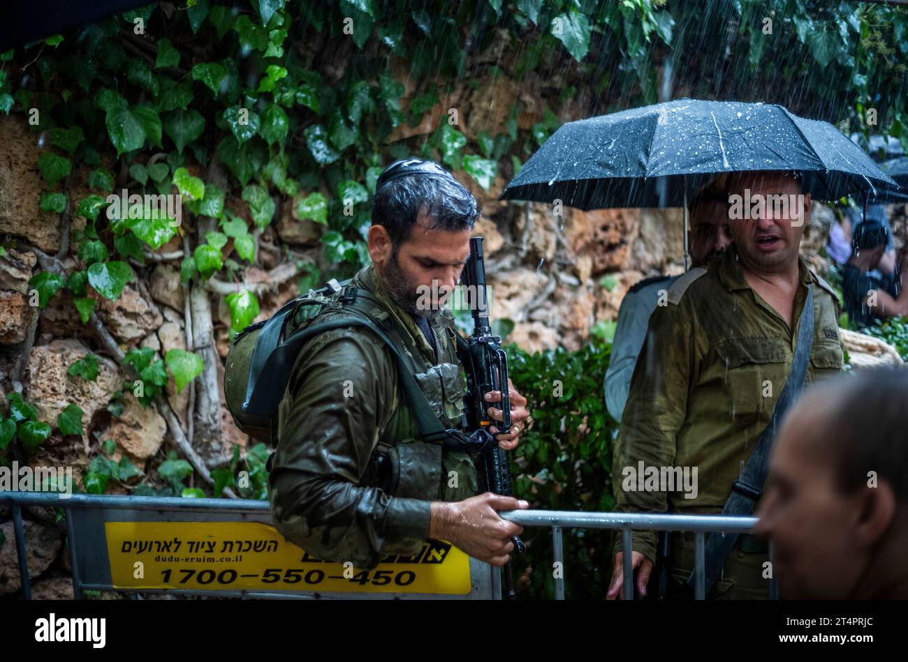 Jerusalem, Israel. 01st Nov, 2023. Israeli soldiers attend the funeral ...