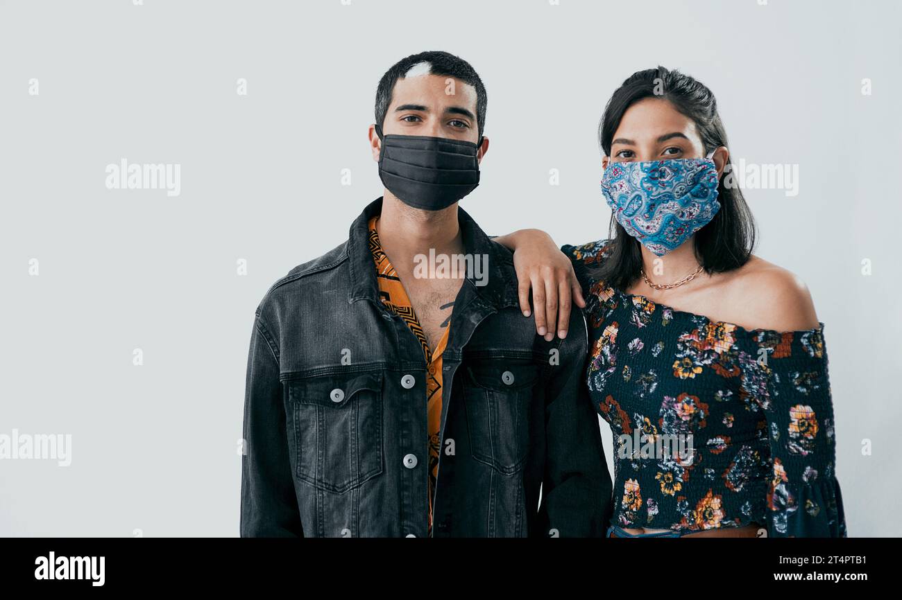 Woman lean against man hi-res stock photography and images - Alamy