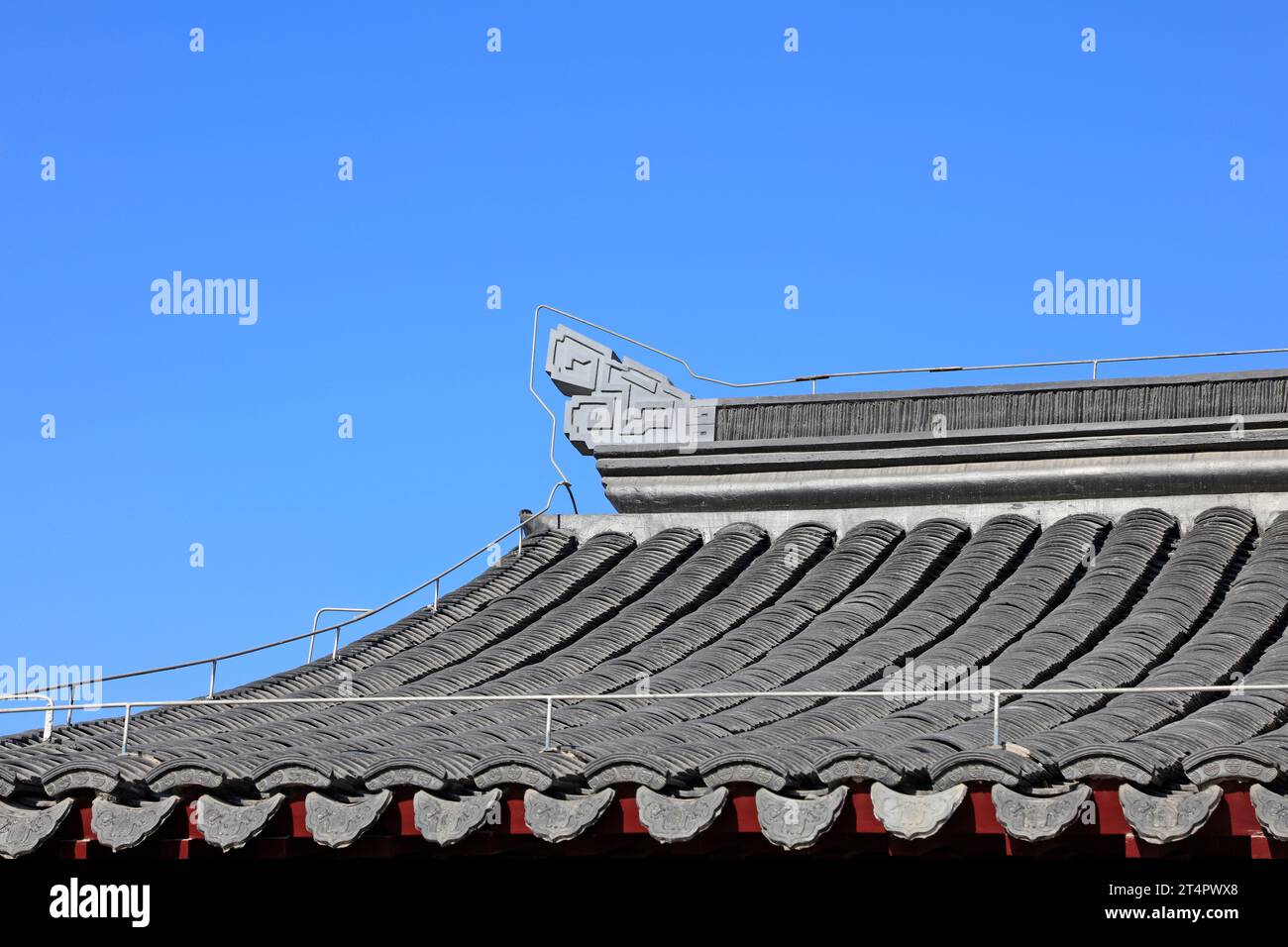 Chinese traditional style tile-roofed house Stock Photo - Alamy