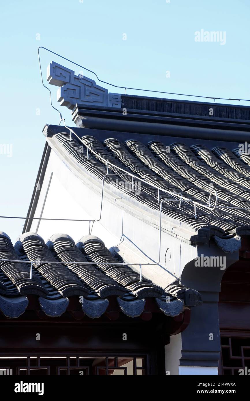 Chinese traditional style tile-roofed house Stock Photo - Alamy