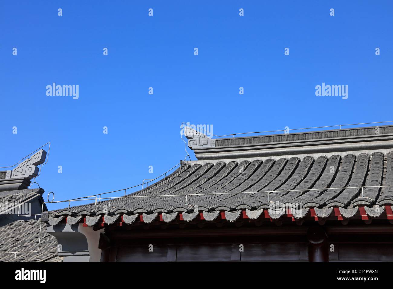 Chinese traditional style tile-roofed house Stock Photo - Alamy
