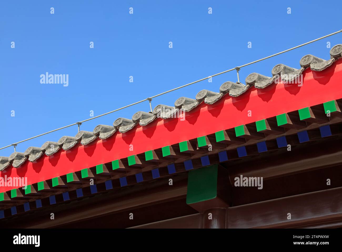 Chinese traditional style tile-roofed house Stock Photo - Alamy