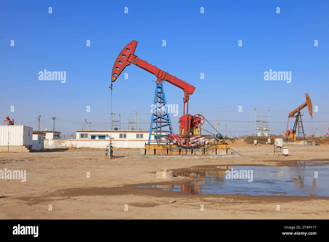Pumping unit hi-res stock photography and images - Alamy