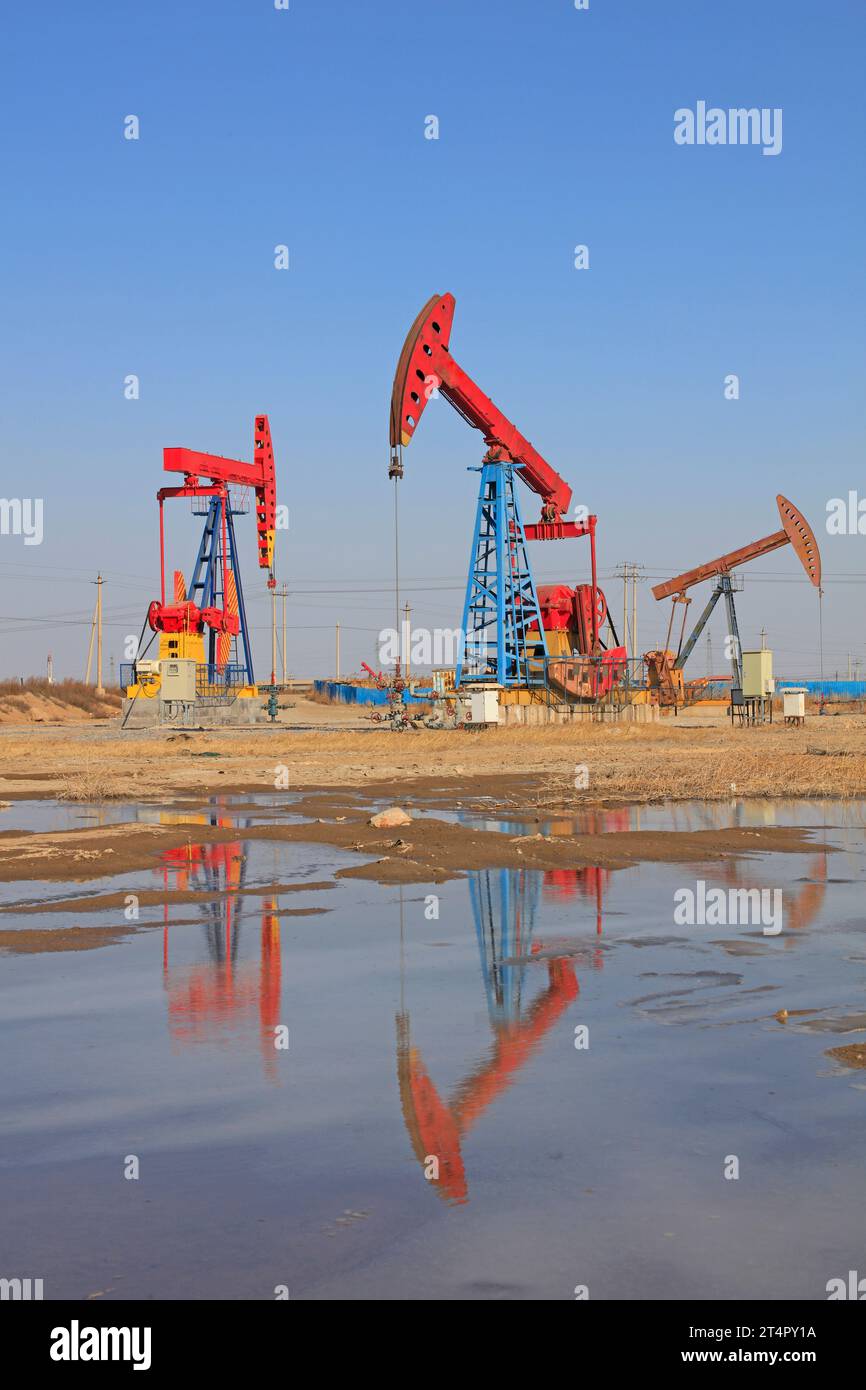 Pumping unit hi-res stock photography and images - Alamy