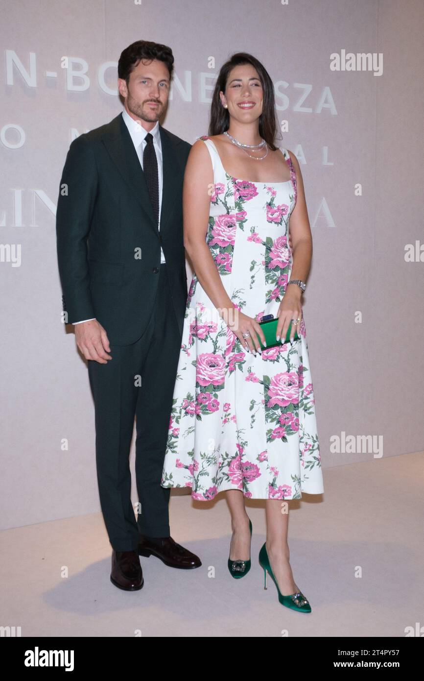 Garbiñe Muguruza and Arthur Borges attend the photocall for ...