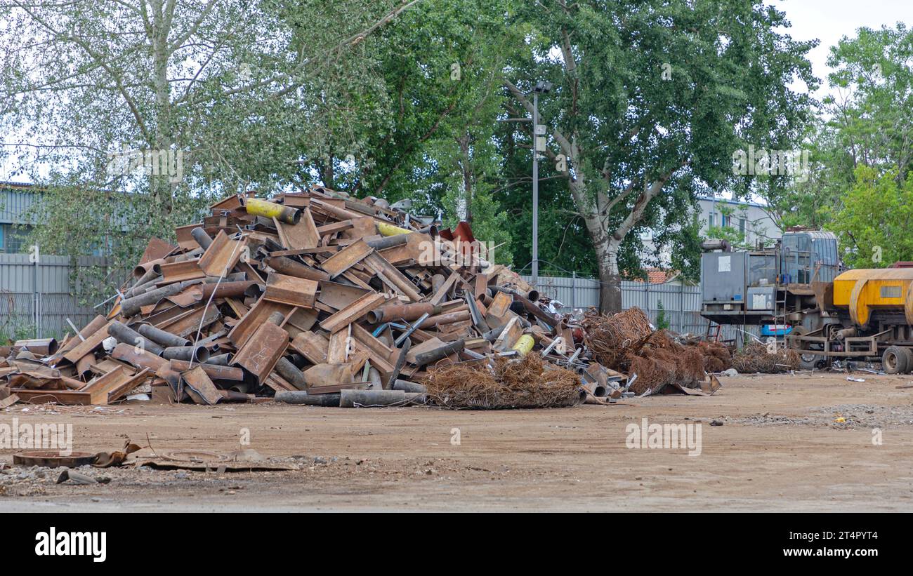 Large Pile of Rusty Iron Metal at Scrap Yard Recycling Facility Stock ...