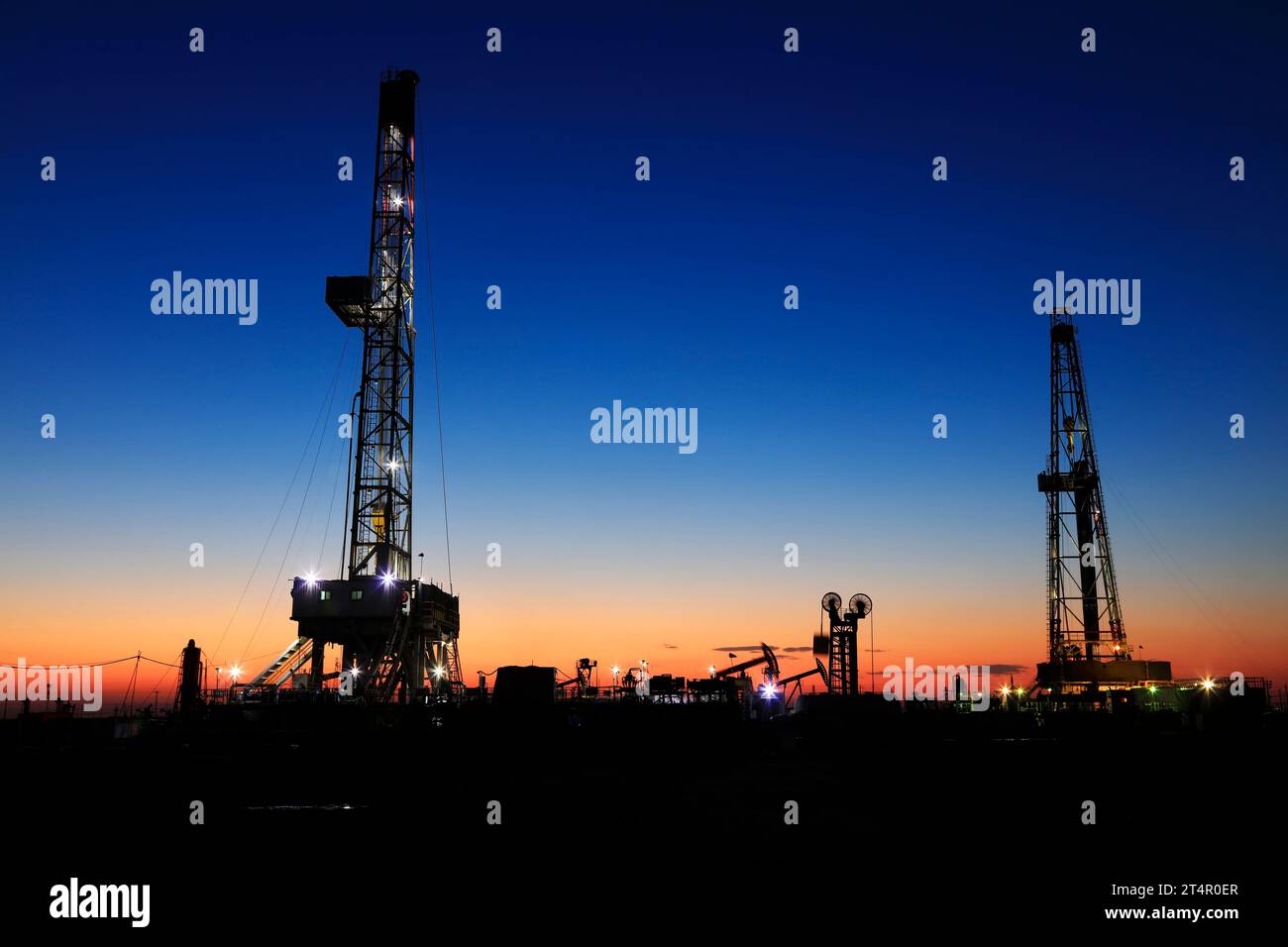 Oil drilling derrick and lights in oilfield Stock Photo - Alamy