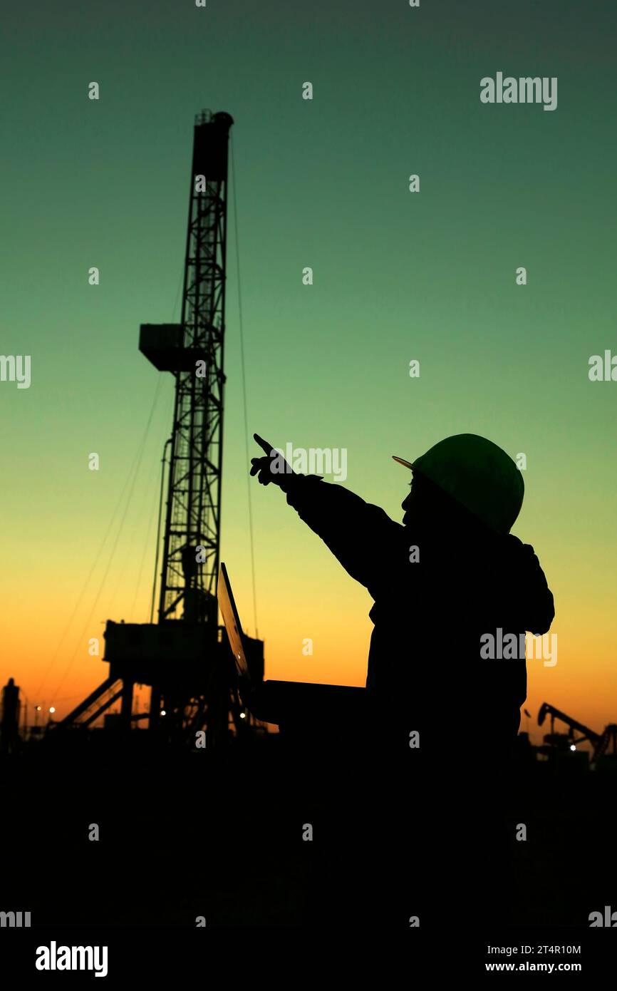 Chinese workers steel frame hi-res stock photography and images - Alamy