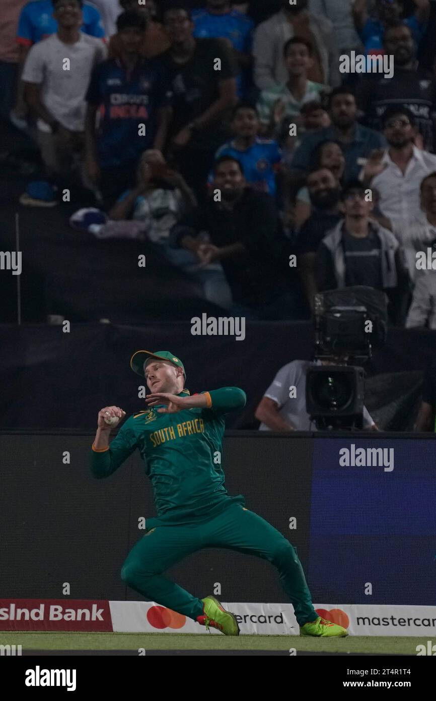 South Africa's David Miller takes the catch to dismiss New Zealand's ...