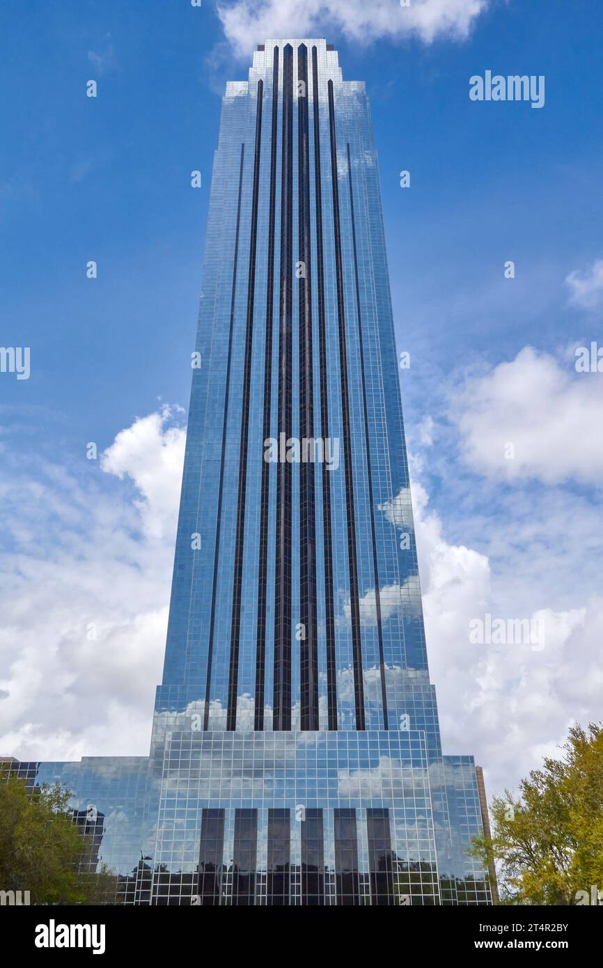 The Glass Fronted Williams Tower, Formerly Transco Tower, 902 Ft, 275m ...