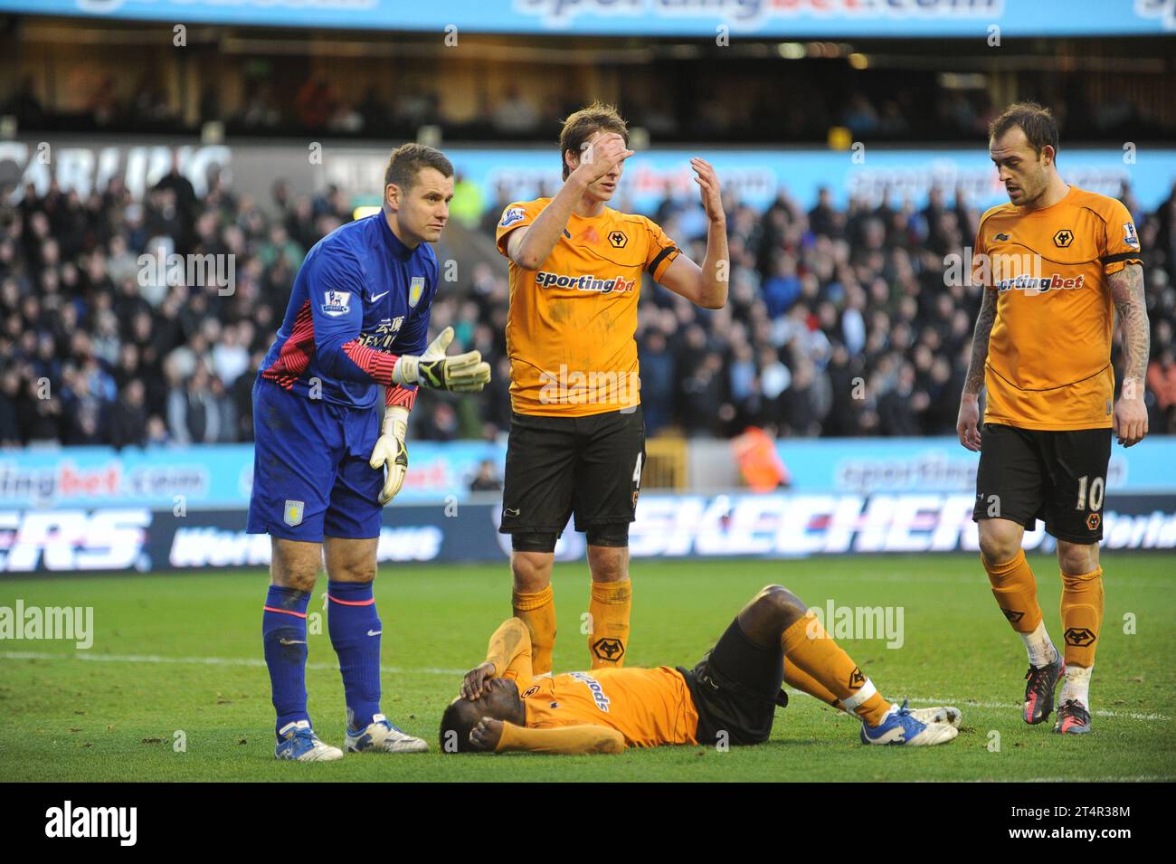 Emmanuel Frimpong of Wolverhampton Wanderers holds face in agony after ...
