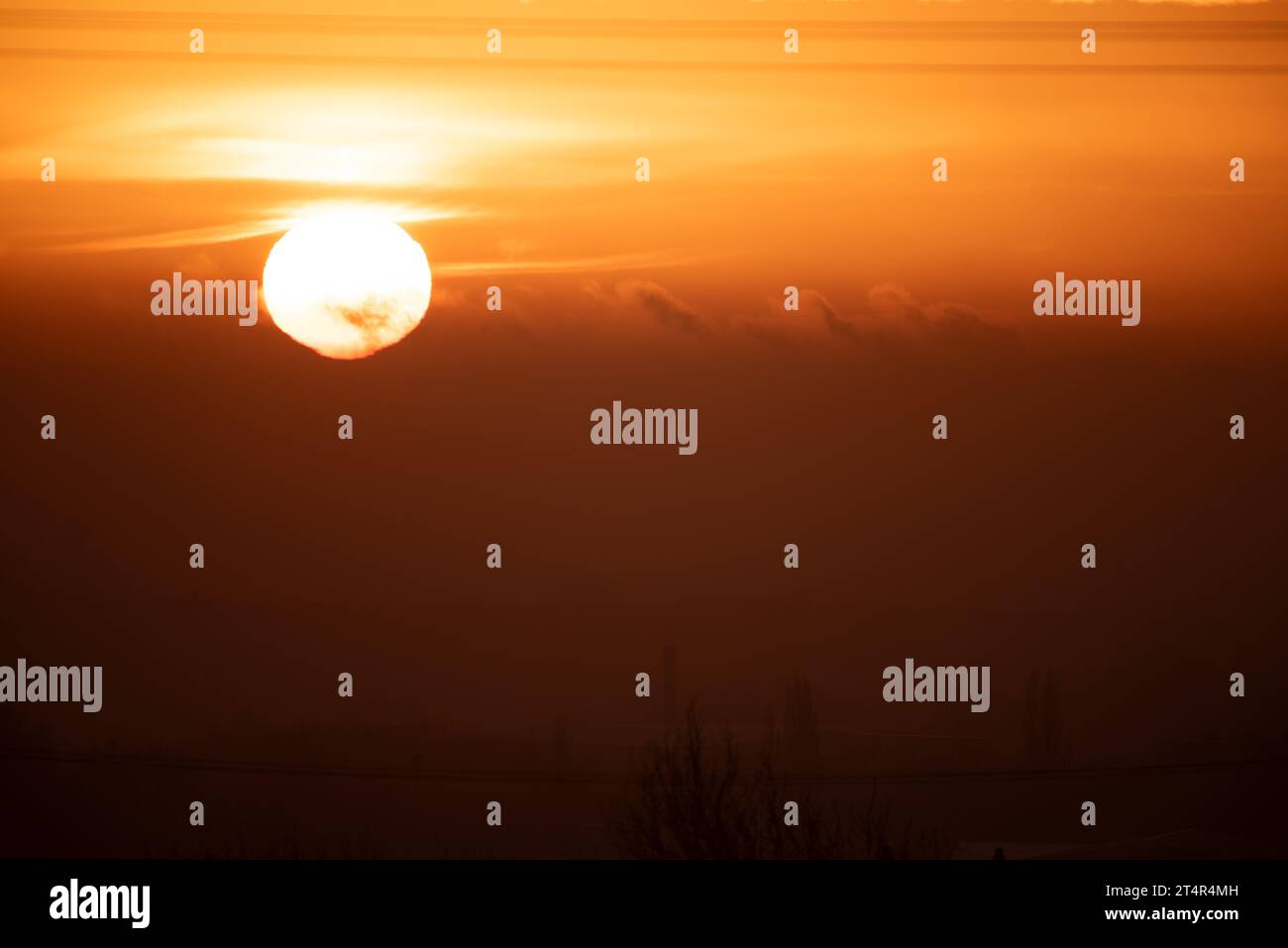 An incredible sunrise wakes the county of Northamptonshire with a ...