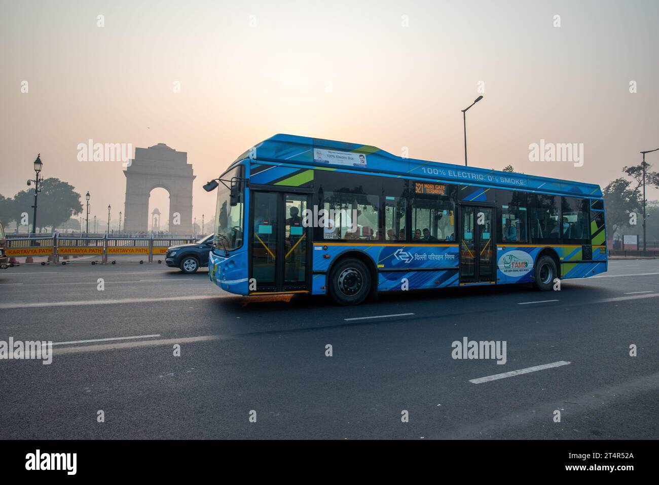 India bus burning hi-res stock photography and images - Alamy