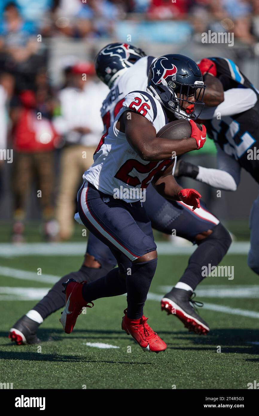 Houston Texans running back Devin Singletary (26) runs with the ball ...