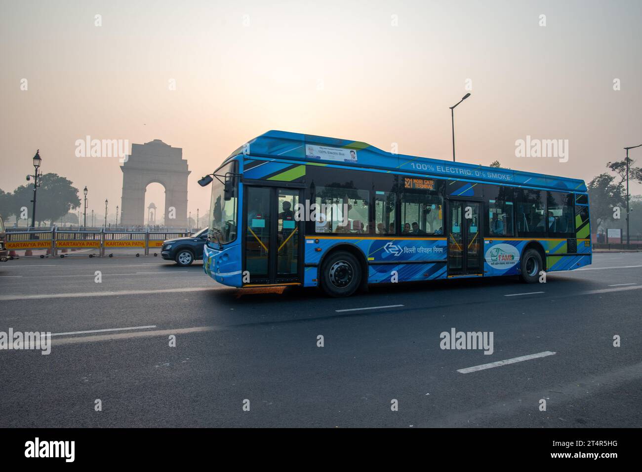 India bus burning hi-res stock photography and images - Alamy
