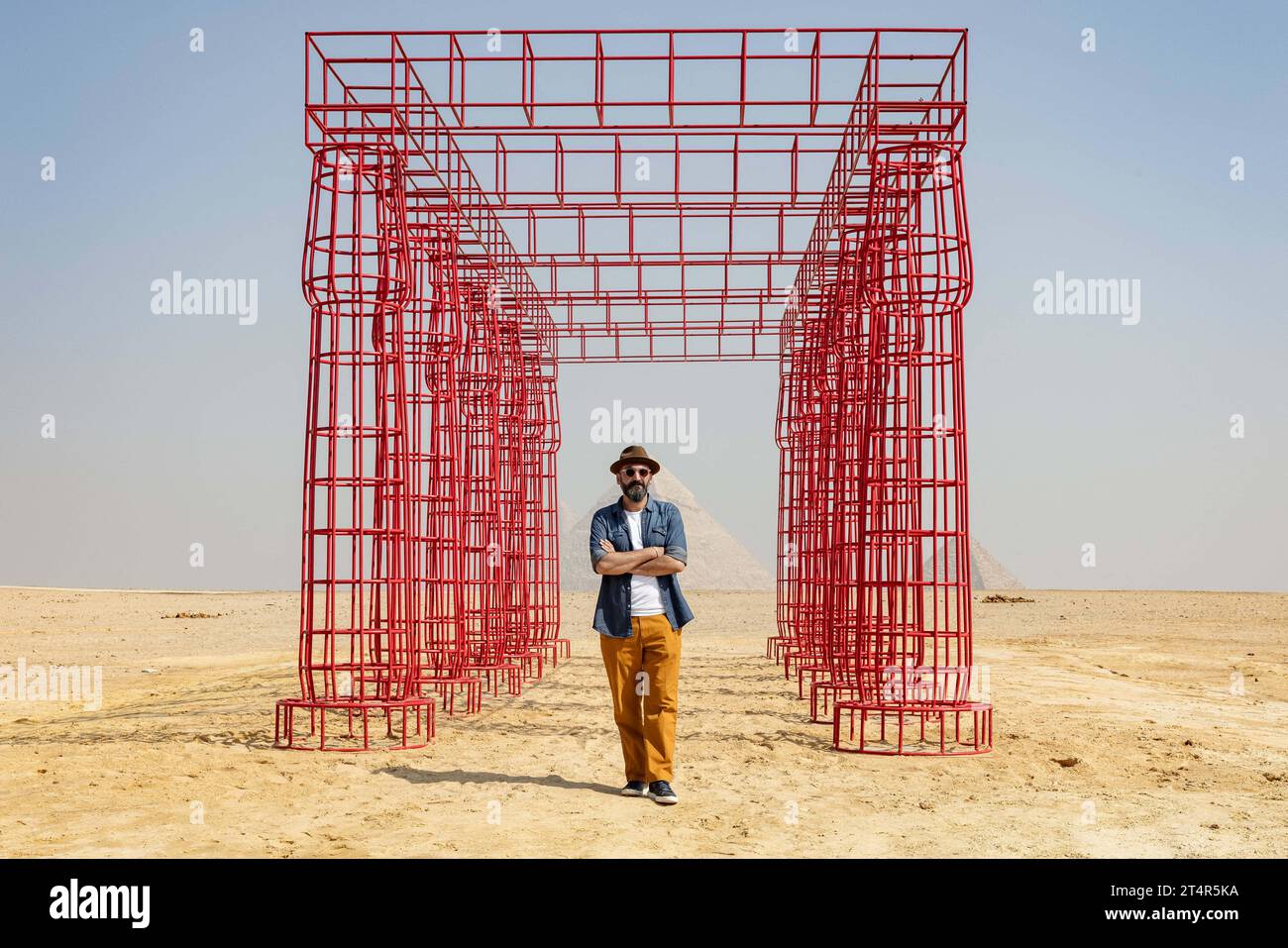 Cairo, Egypt. 26th Oct, 2023. Egyptian-born British sculptor Sam Shendi ...