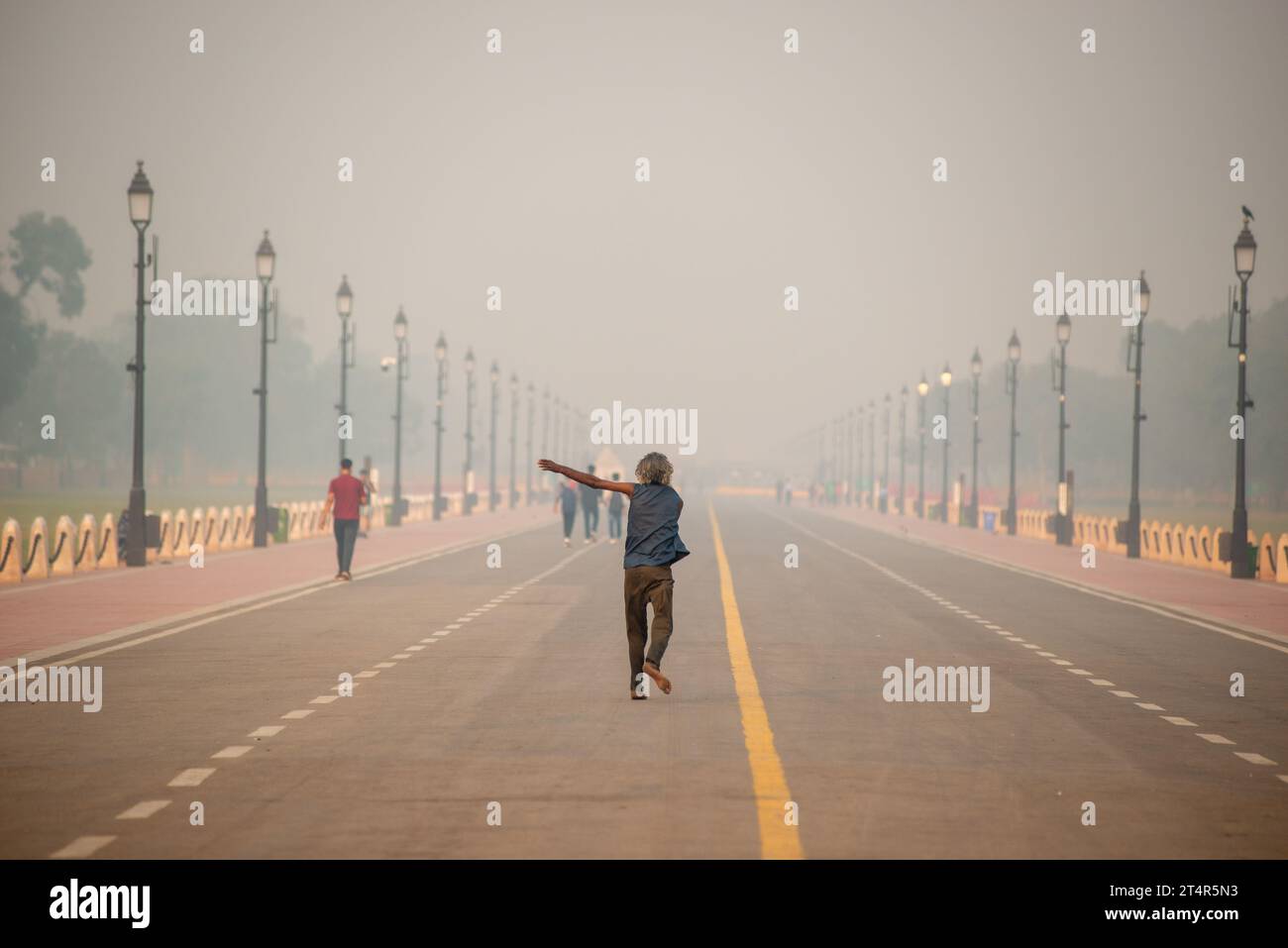 India gate smog hi-res stock photography and images - Alamy