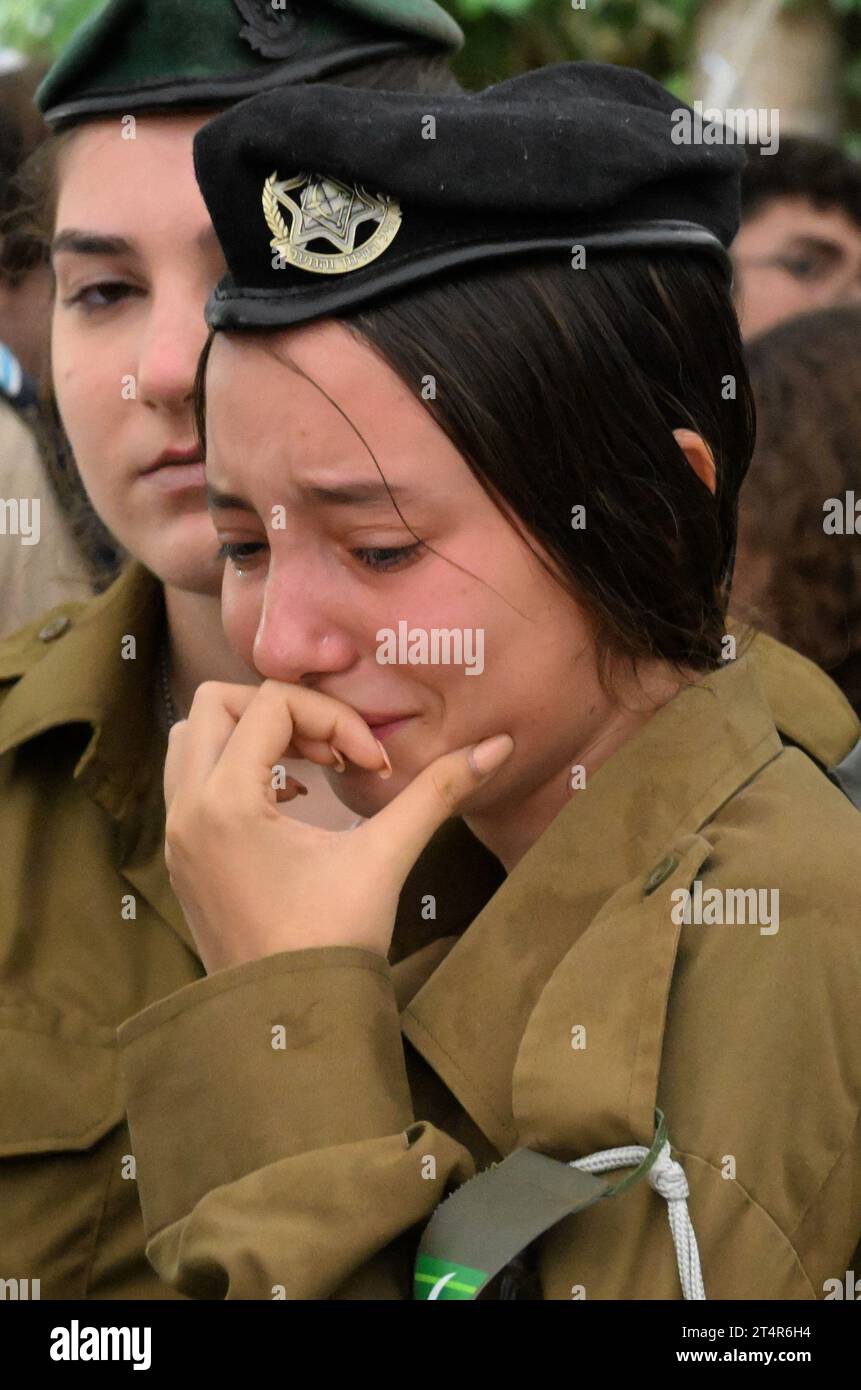Jerusalem, Israel. 01st Nov, 2023. A soldier weeps at the funeral of ...