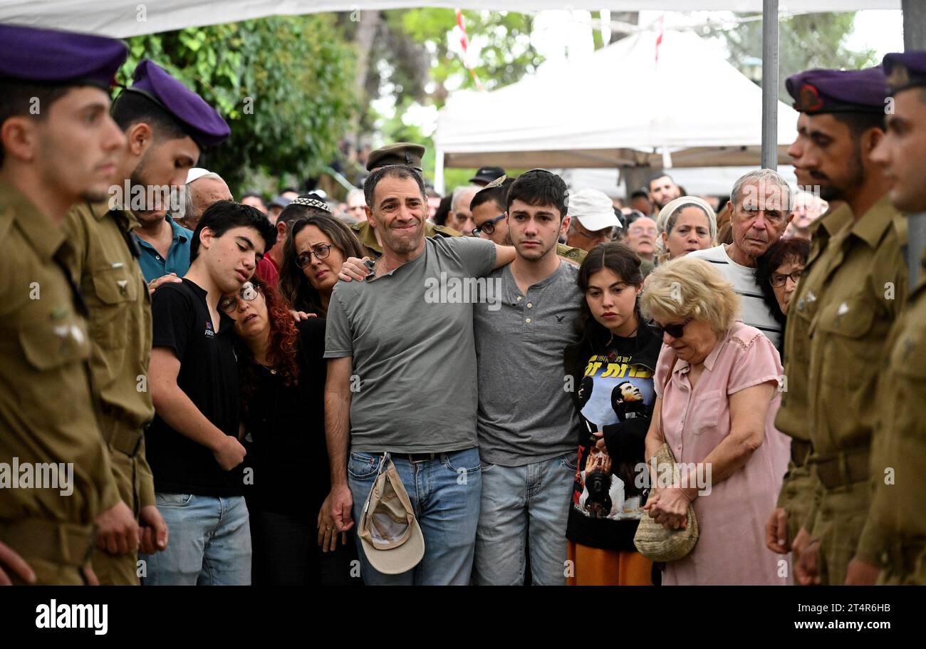 Jerusalem, Israel. 01st Nov, 2023. The family of the late Israeli ...
