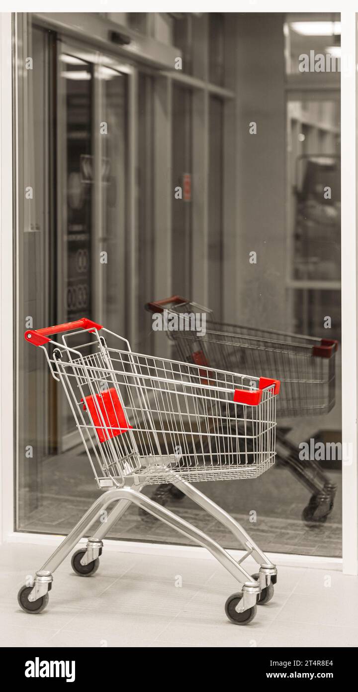 lone shopping trolley in supermarket Stock Photo - Alamy