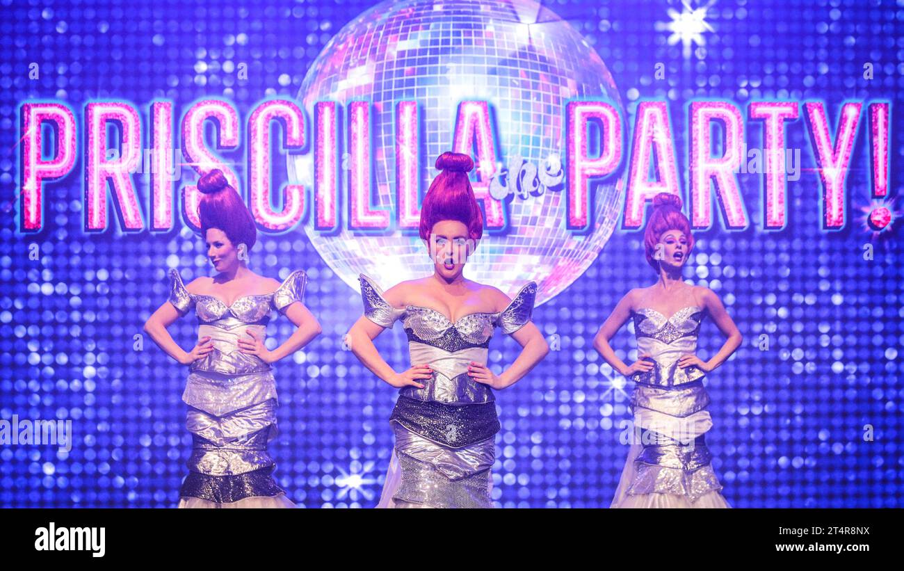 London, UK. 01st Nov, 2023. Bleu Woodward, Amy Di Bartolomeo, Emma ...