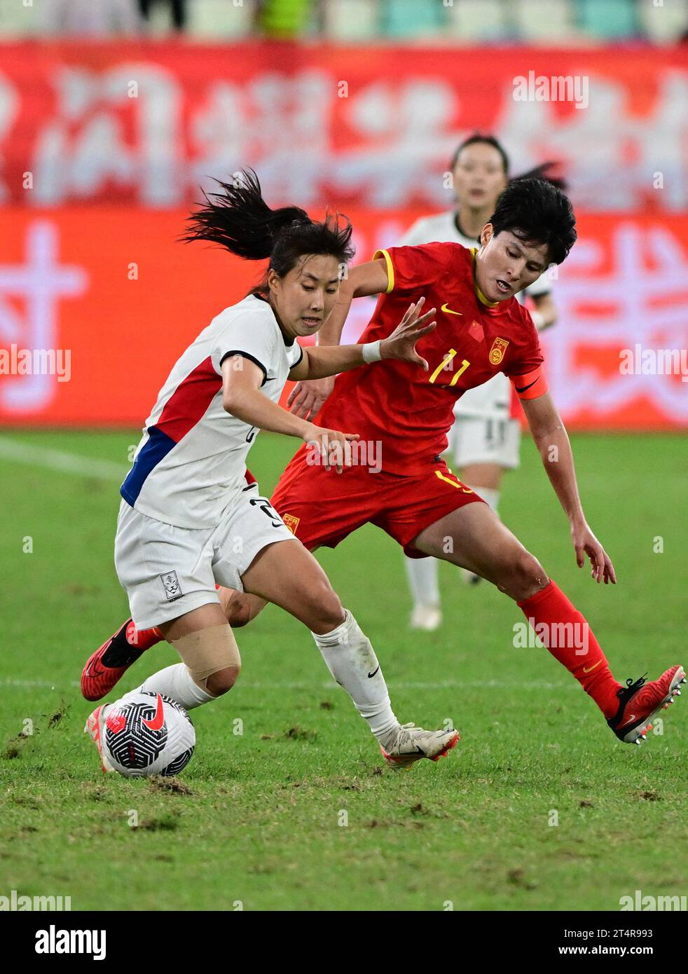 Xiamen, China's Fujian Province. 1st Nov, 2023. Wang Shanshan (R) of ...