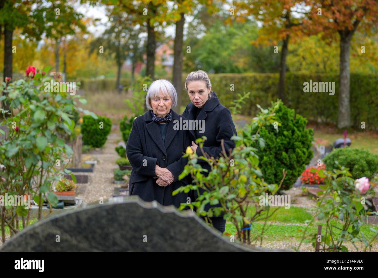 Woman standing grave in cemetery hi-res stock photography and images ...