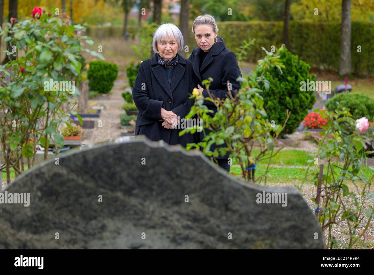 Man father child cemetery hi-res stock photography and images - Alamy