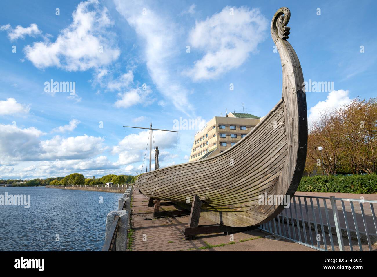 Viking longship hi-res stock photography and images - Alamy
