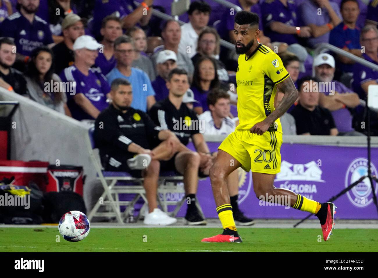 Nashville SC midfielder Anibal Godoy (20) moves the ball against ...