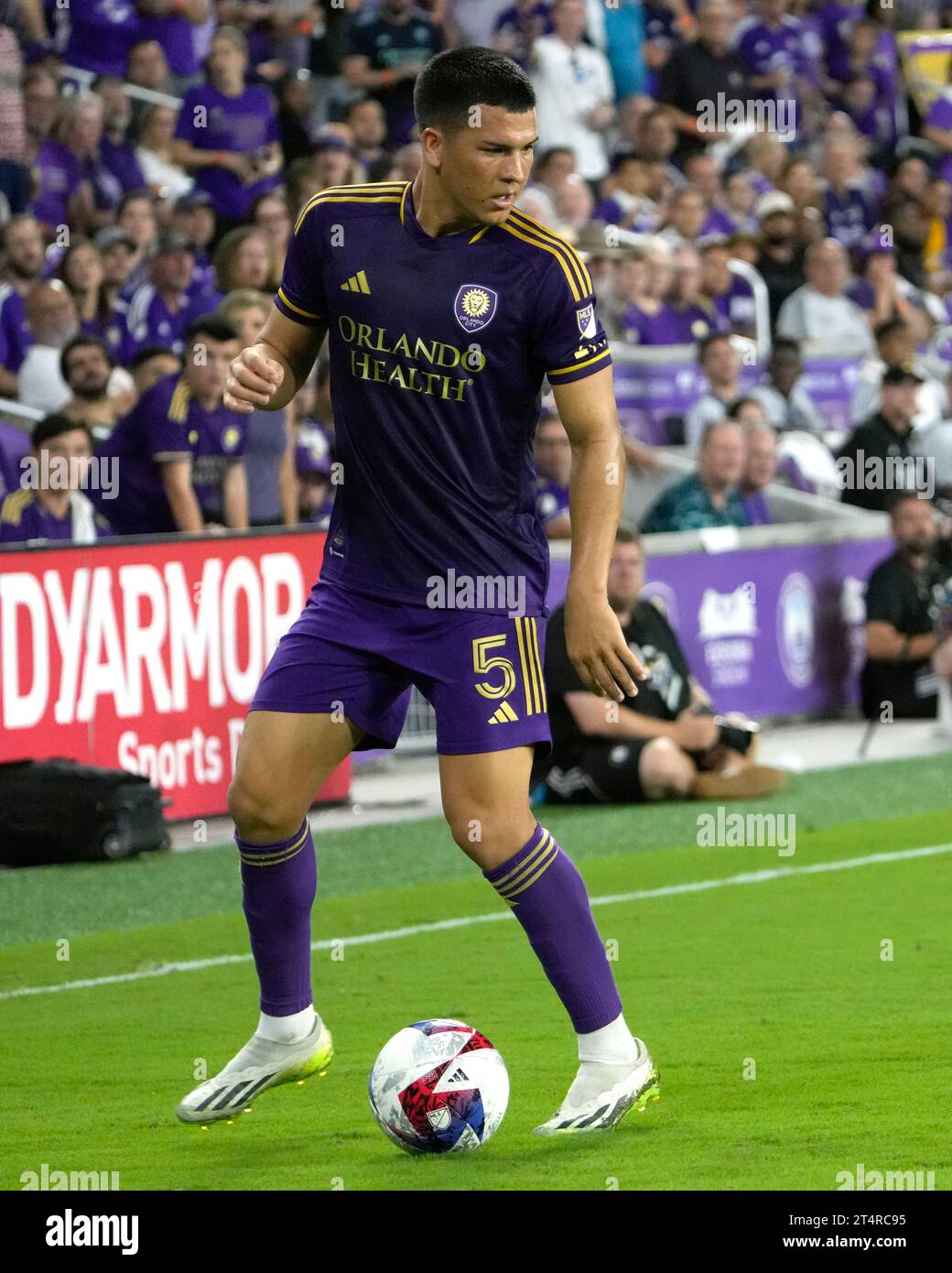 Orlando City midfielder Cesar Araujo (5) looks to pass the ball during ...