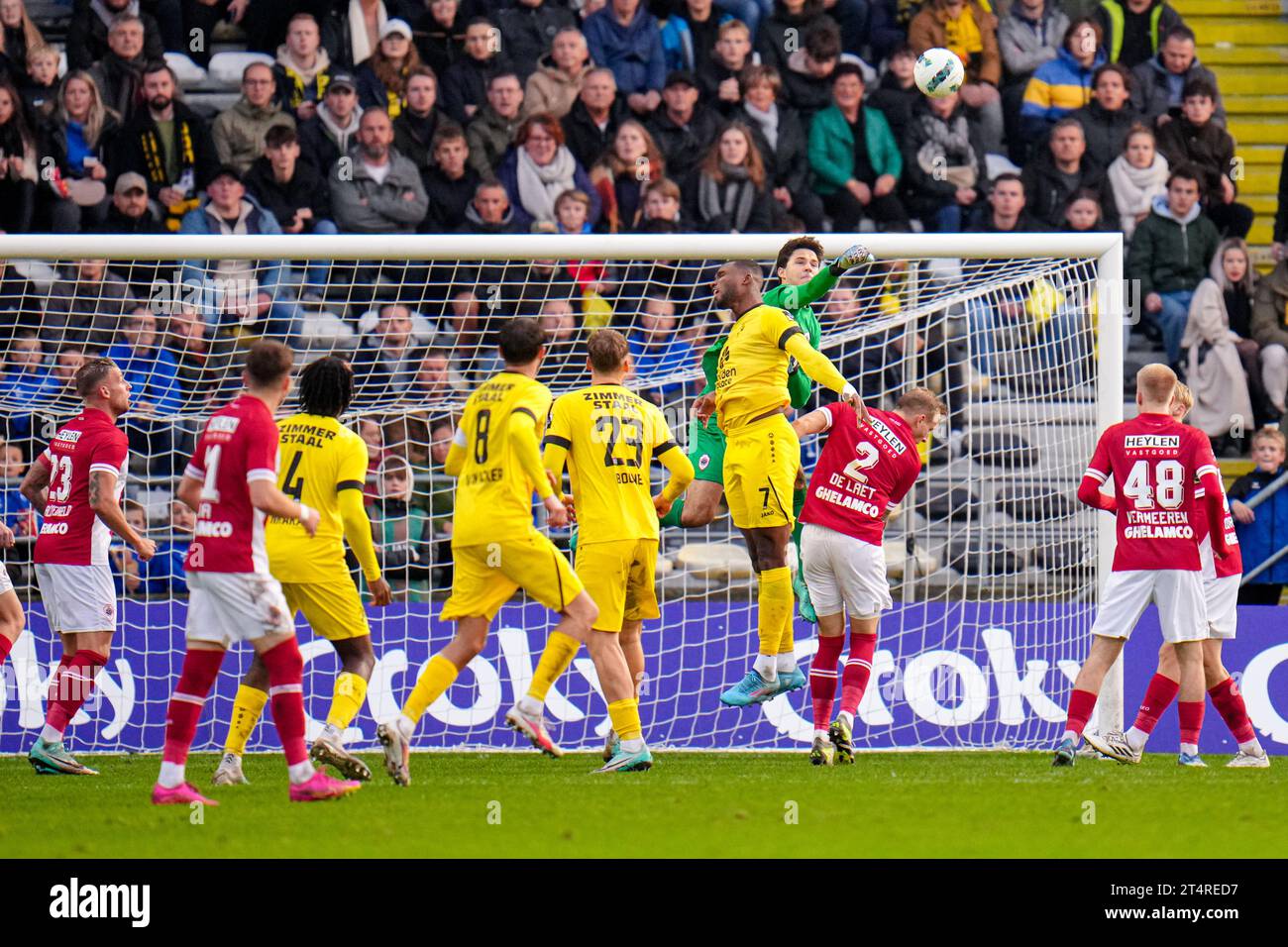 Lier, Belgium. 01st Nov, 2023. LIER, BELGIUM - NOVEMBER 1: Goalkeeper ...