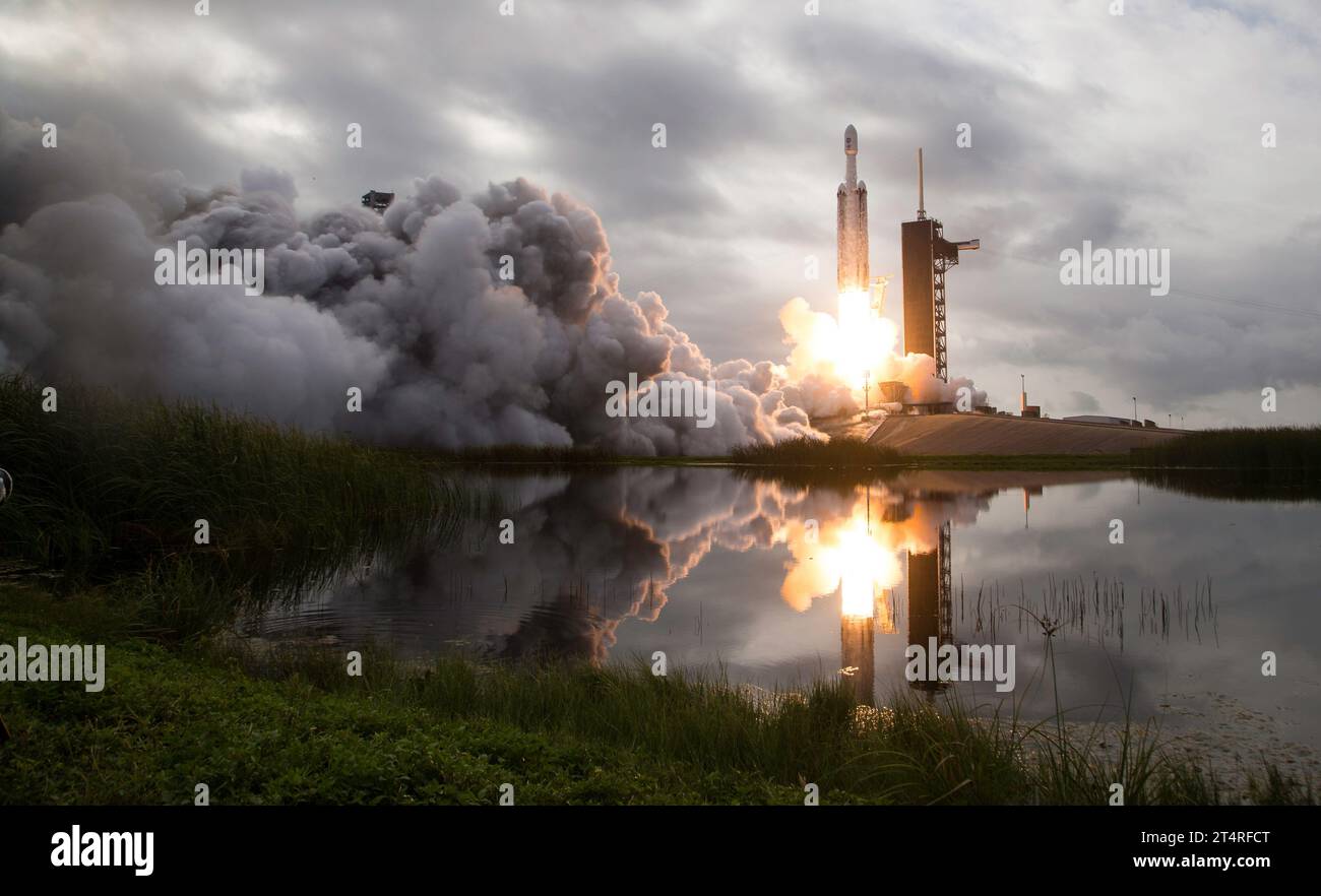 CAPE CANAVERAL, FLORIDA, USA - 13 October 2023 - A SpaceX Falcon Heavy ...