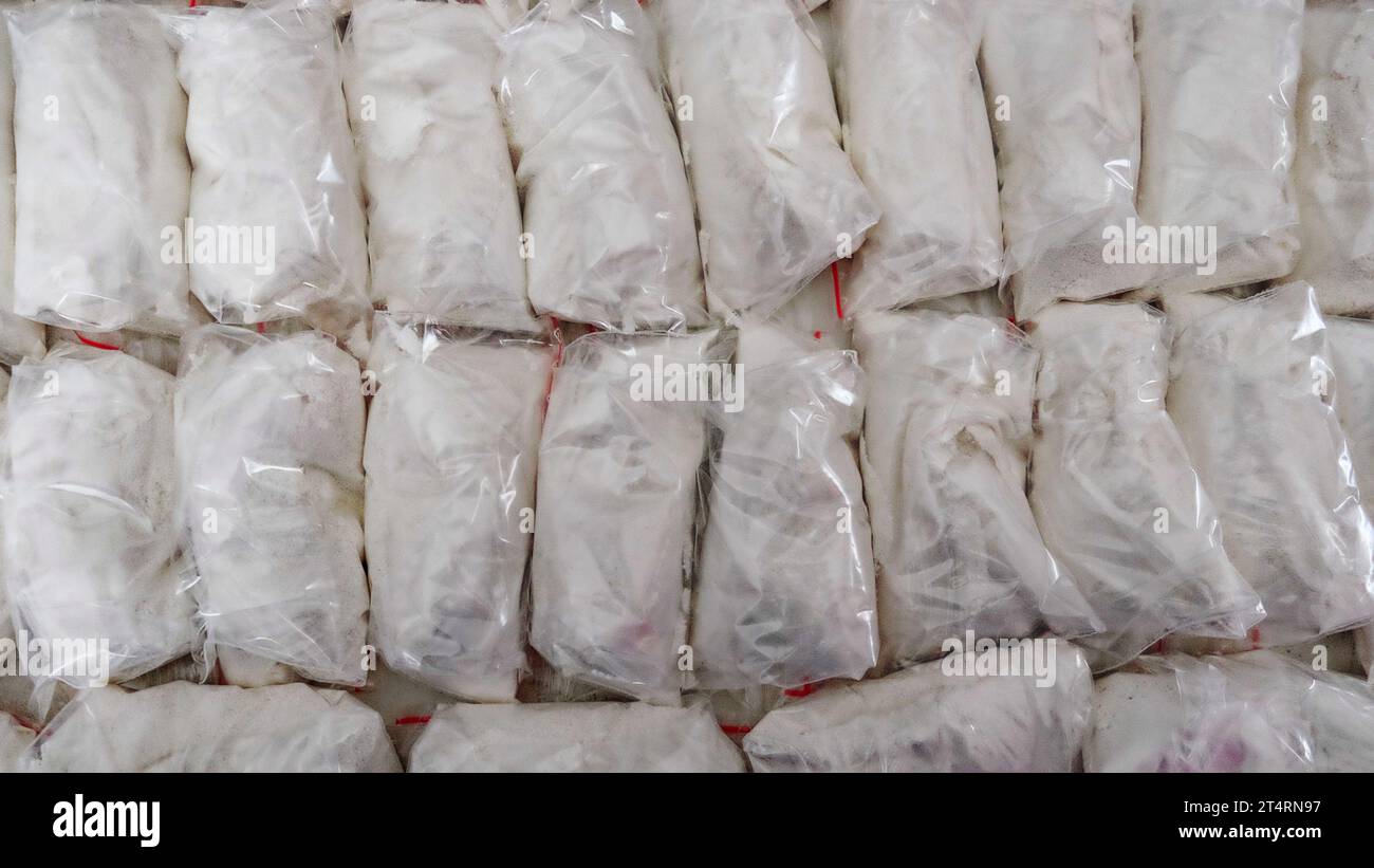 Cocaine packet smuggling hi-res stock photography and images - Alamy