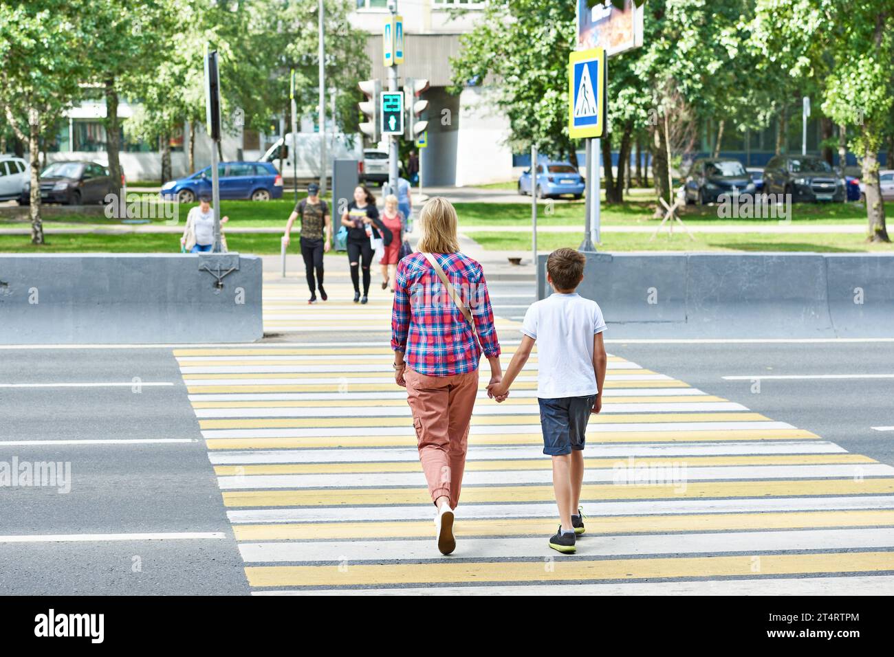 Mother and child walk on pedestrian crossing Stock Photo - Alamy