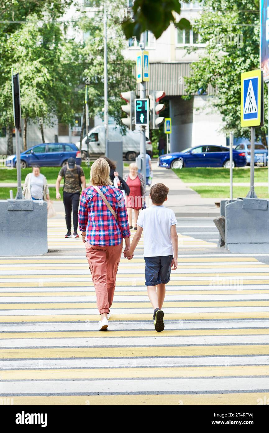 Mother and child walk on pedestrian crossing Stock Photo - Alamy