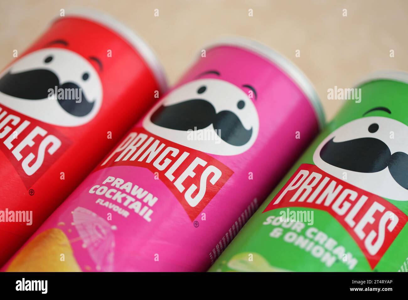 Pringles red tubes hi-res stock photography and images - Alamy