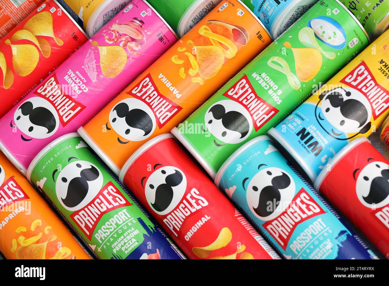 Pringles red tubes hi-res stock photography and images - Alamy