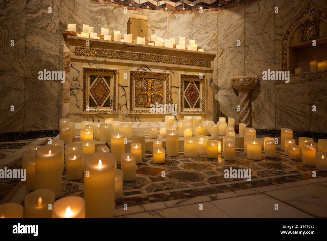 The Fitzrovia Chapel alter and sanctuary Stock Photo - Alamy
