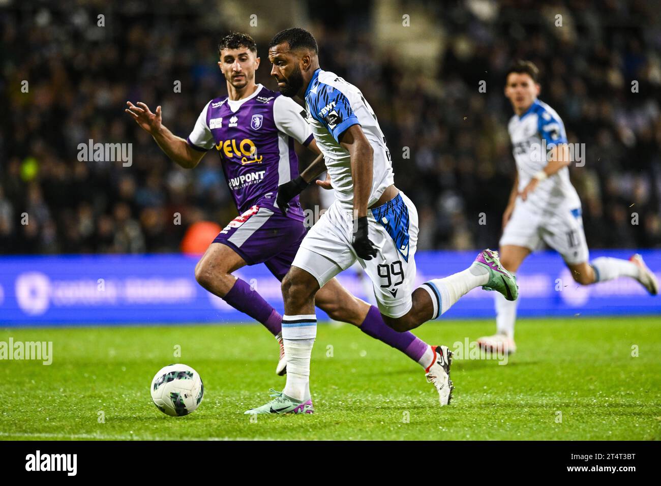 Antwerp, Belgium. 01st Nov, 2023. Beerschot's Welat Cagro and Club's ...