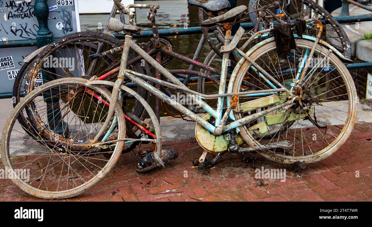 Rusty bicycles hi-res stock photography and images - Alamy