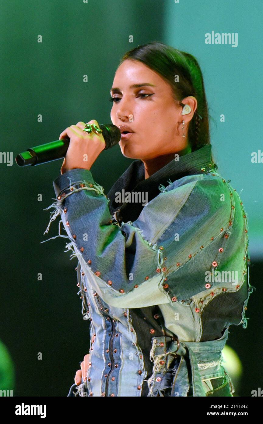 The singer, Jenifer Yésica Martínez Fernández whose stage name is India ...